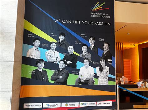 지금 여기 앞으로 빛날 시작을 응원해”