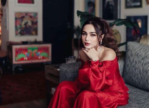 Aima Baig Loses Calm At A Concert After Crowd Turns Unruly