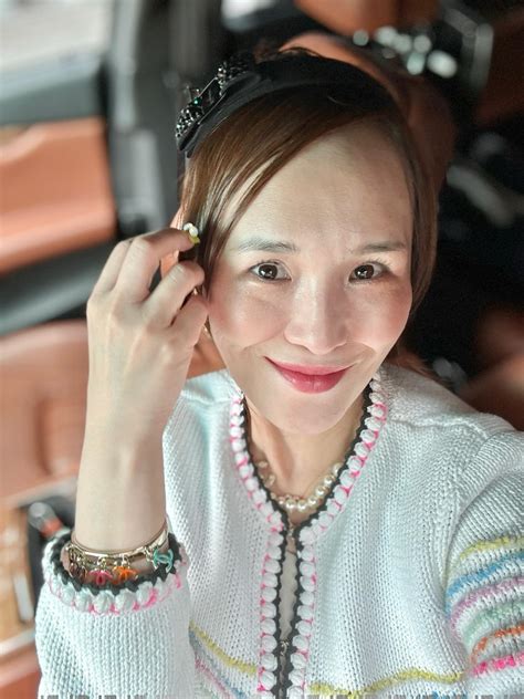 農村暮らしの引きこもり40代、 メイク‥いや、 お化粧の工程を忘れていく現実 チーク、いや頬紅ってピンク🩷でふわっと勾玉を描いた気がしたんだ