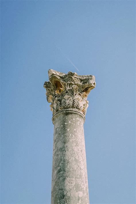 건축 설계 경외심을 불러일으키는 고딕 양식의 건축물 고요한 교회 구조 그랜드 기도 기독교 남풍 단단히 짜여 하나로 되어 있는 대성당 돌로 만든 물건