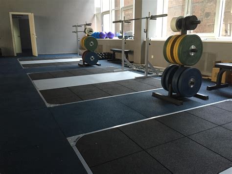 Резиновое покрытие для пола в спортзале 33 фото