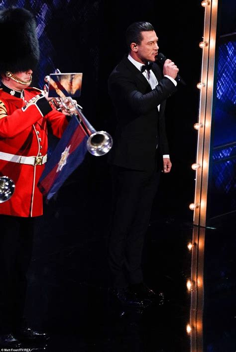 Kate Dons A Slinky Alexander Mcqueen Gown At Royal Variety Show Luke