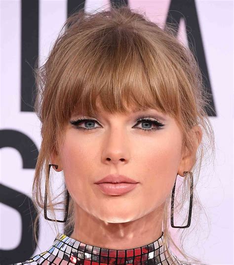 27 Taylor Swift Makeup Moments That Are Iconic In Any Era