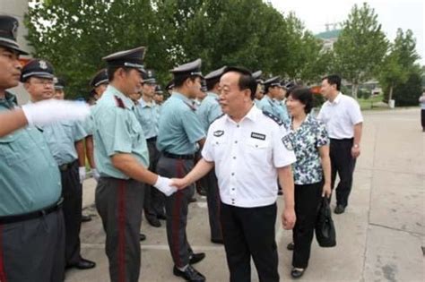 山东省公安厅厅领导慰问天桥一线保安 中国保安网