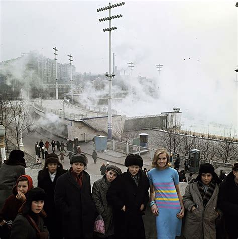 Модата през социализма Как се обличаха дамите тогава УНИКАЛНИ СНИМКИ