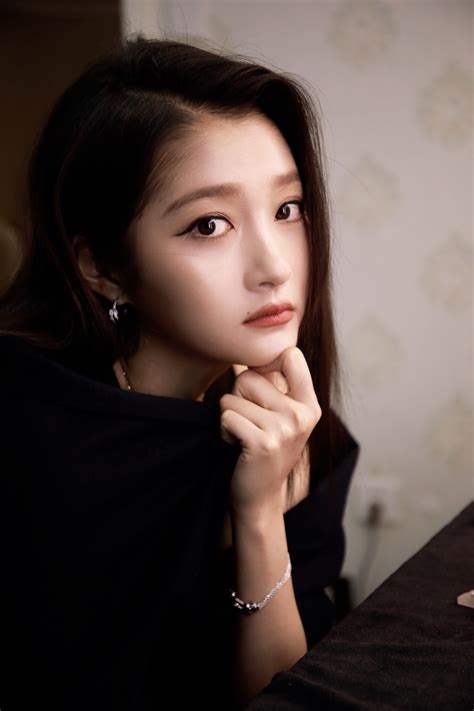 10 Aktris China 95 Flower Yang Bersinar Dan Populer Saat Ini Dari Zhao Lusi Sampai Wang Churan