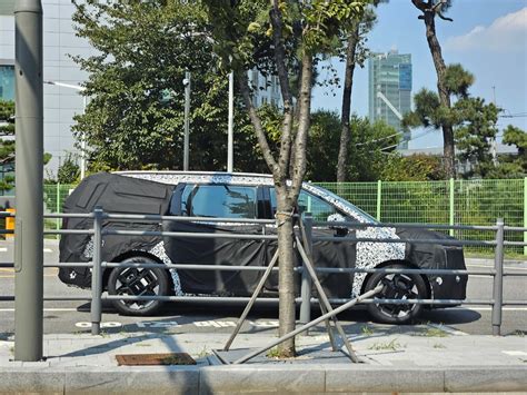 방향지시등 위로 올렸다 기아 Suv 느낌 강조한 카니발 페이스리프트 예상도 등장