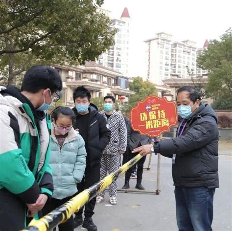 【战“疫”先锋】心有担当何惧老，齐心战疫护家园防控核酸检测点
