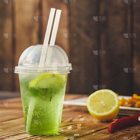 新鲜薄荷柠檬水 冷饮 塑料杯饮料 莫吉托