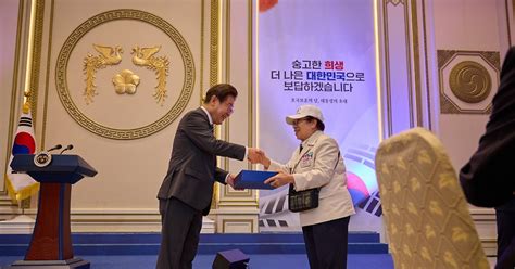 李대통령 취임 후 첫 추석에 시계·수산물·쌀 선물