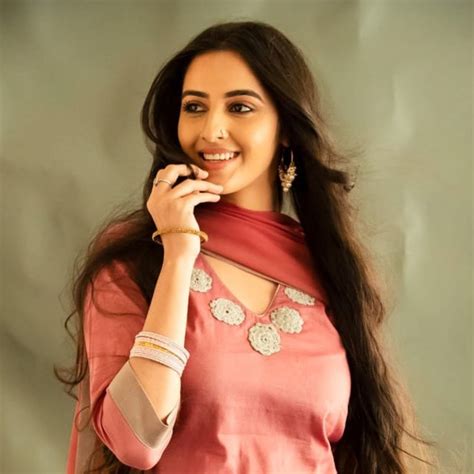 Discover Simrat Kaur In The Film Gadar 2 From Ethnic Elegance To