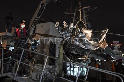 Finding Parts Turbine Sriwijaya Water Sj182 Antara Foto