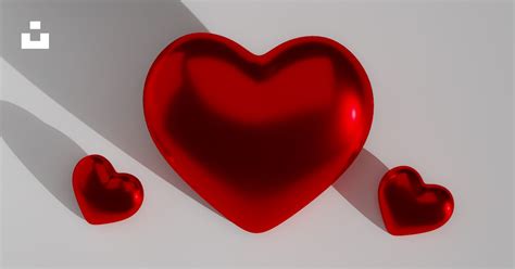 흰색 바탕에 빨간 하트와 세 개의 작은 하트 사진 Unsplash의 무료 인도 이미지