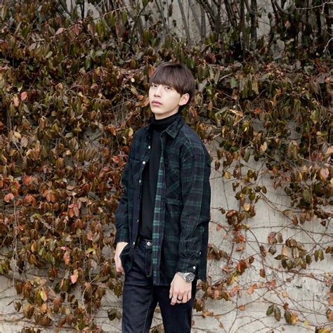 플라이데이 흔남도 훈남으로 만들어 줄 데일리 아이템 여심저격하는 체크셔츠로 깔끔한 훈남룩 완성