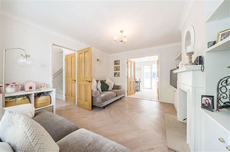 Property In Hollywood Lane Rochester Kent Me3 8at