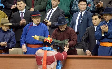 Ерөнхийлөгчийн нэрэмжит цомын төлөөх барилдаанд Улсын харцага Б Бат Өлзий түрүүлэв Miningworld