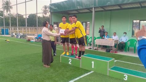 ကျိုက်မရော၌ ၇၅ နှစ်မြောက် စိန်ရတုပြည်ထောင်စု နေ့အထိမ်းအမှတ် အမျိုးသားဖူဆယ် ဘော လုံးပြိုင်ပ