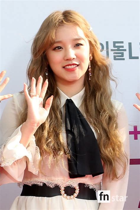 포토 여자아이들 우기 ‘깜찍한 인형의 미소 Fn스타