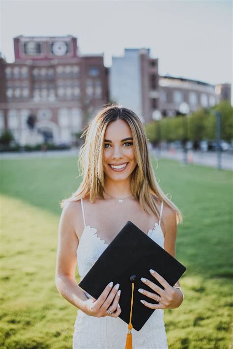 Fsu Graduation Graduation Photography Poses Graduation Photoshoot College Grad Pictures