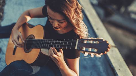 The Rise Of Female Guitarists Shaping The Future Of Music Music Mentor