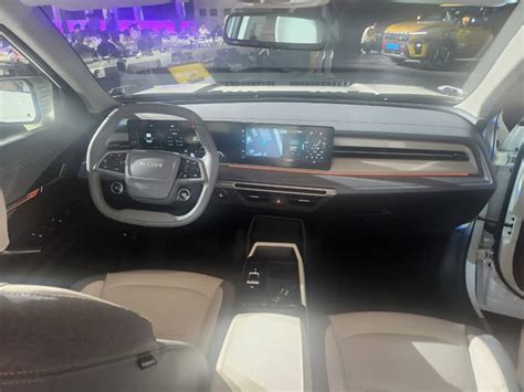 포토 국내 최초 전기 픽업 ‘무쏘 Ev 실내