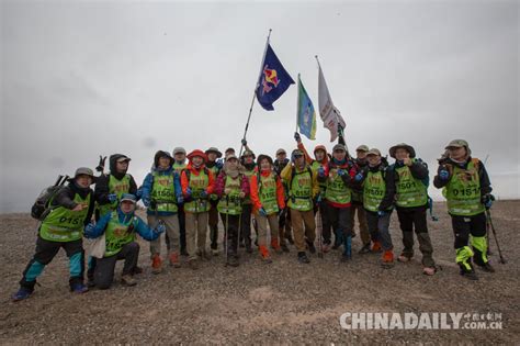 第11届玄奘之路商学院戈壁挑战赛鸣枪开赛 红牛跑者东丽亲身体验 1 中国日报网