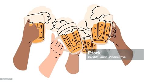 거품이 많은 맥주가 담긴 큰 머그잔을 든 네 사람의 손이 건배를 위해 뻗어 있습니다 휴일을 축하하고 주말에는 펍에서 친구들과 휴식을 취합니다 흰색 배경에 분리된 벡터