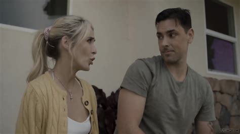 Anna Claire Clouds Fucking In The Bathroom