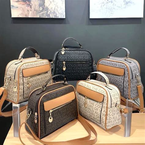 ჩანთები და საფულეები საბითუმო ფასში