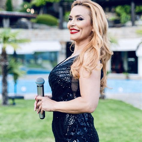 Красимира Благодаря на списание „Жената днес“ за поканата да бъда лице на майския им брой