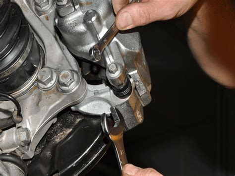 Замена тормозных колодок Круз: описание, процесс, выбор