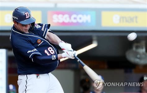 두산 김민혁 2점 홈런 연합뉴스