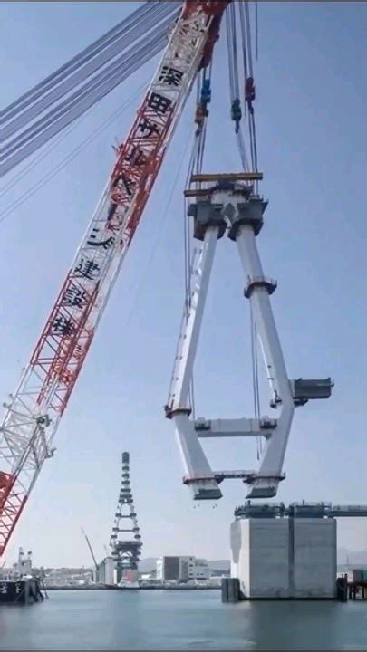 세계에서 가장 큰 떠다니는 크레인의 작동 모습 Youtube