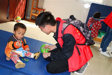 阳安中学志愿者走进福利院献爱心 成都石室阳安学校