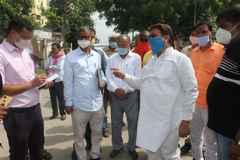 वाराणसी में सड़क मरम्मत का आदेश दर किनार मंत्री रवींद्र जायसवाल ने 24 घंटे का दिया समय Road