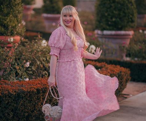 How To Be More Feminine And Ladylike Lizzie In Lace