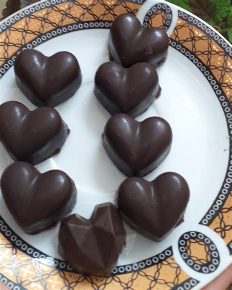 طرز تهیه شکلات پشمکی ولنتاین با شکلات تخته ای به صورت قالبی