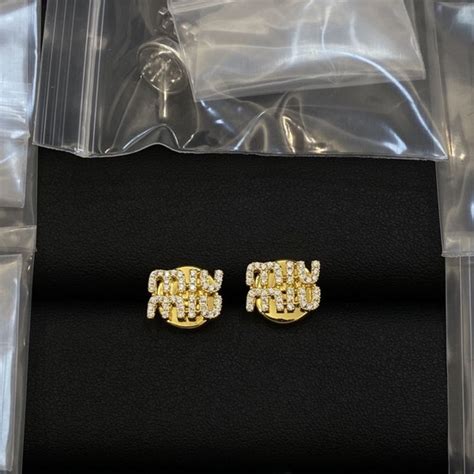 Miu Miu Серьги купить с доставкой по выгодным ценам в интернет магазине Ozon 1617924418