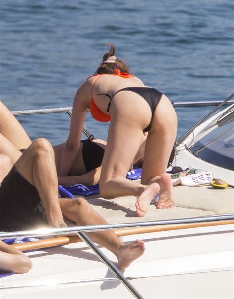 Selena Gomez Shows Off Her Sexy Cellulite Ass Photos Video Gifs Thefappening