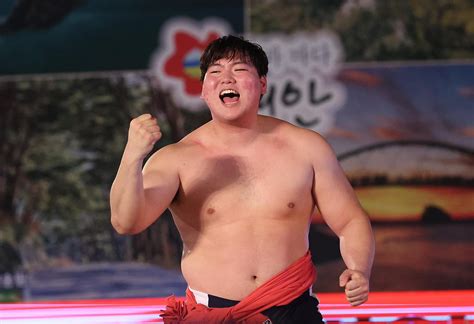 태안군청 최성민 설날장사씨름대회서 통산 5번째 백두장사 연합뉴스