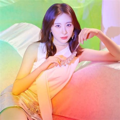 더쿠 이채연 인스타 업뎃아이즈원 데뷔 5주년