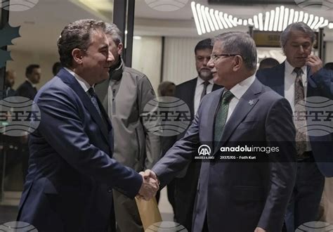 Лидерите на две турски опозиционни партии Али Бабаджан и Ахмет Давутоглу се срещнаха в Анкара Утро