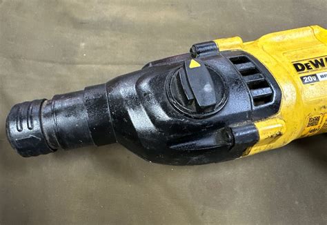 Dewalt Dch133 Dch133b 20v Max Xr Rotary Hammer Drill And 2ah Battery