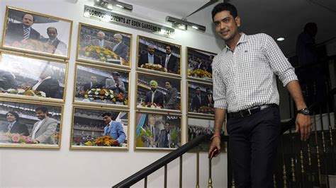 Former Cricketer Laxmi Ratan Shukla Helps Groundsmen With Rice Pulses