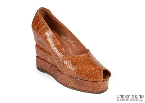 1940s Tan Crocodile Open Toe Platform Wedge Shoes Sz 38 For Sale At