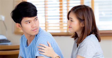 Women Who Feel Like They Need Validation From Men Often Display These 7 Behaviors Without