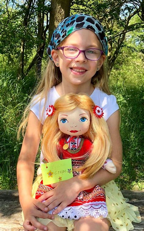 Ръчна изработка на сувенирни кукли и меки детски играчки Facebook