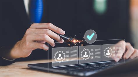 온라인 직원 평가 직원과의 비즈니스 개발 개념 직원의 품질 및 효율성 감사 및 평가 개발 및 개선을위한 기술 평가 Performing Arts Event에 대한 스톡 사진