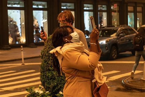 Air Quality Surreal Skies Grip New Yorkers In Pictures Bbc News