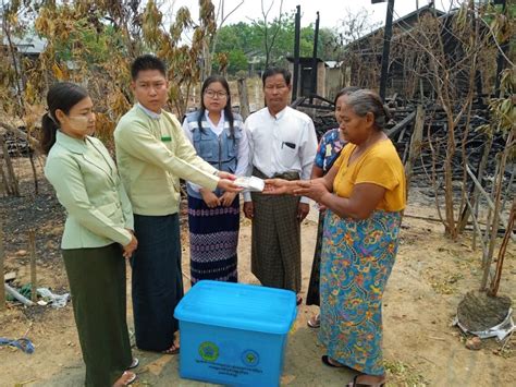 ပုဗ္ဗသီရိမြို့နယ်တွင် မီးဘေးသင့်အိမ်ထောင်စုအား ကယ်ဆယ်ရေးပစ္စည်းများနှင့် ထောက်ပံ့ငွေပေးအပ